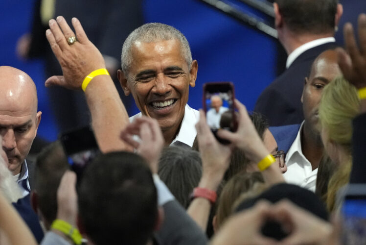 Obama predicts tight election as voting begins in Wisconsin | News ...